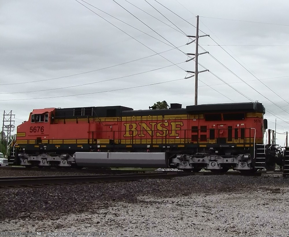 BNSF 5676
